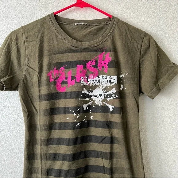 Hot Topic | Tops | Vintage Y2k Hot Topic Rock Band Tee The Clash Skull ...